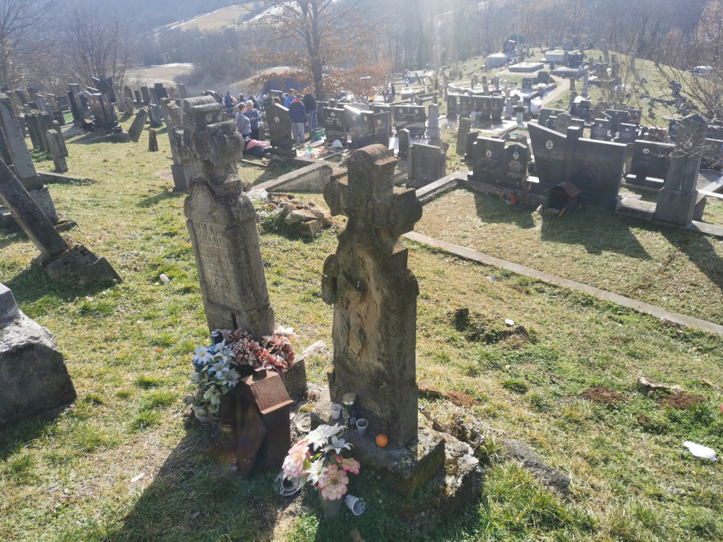 Morbidni biznis cveta u Srbiji: Prodaju grobove očeva i dedova za ...